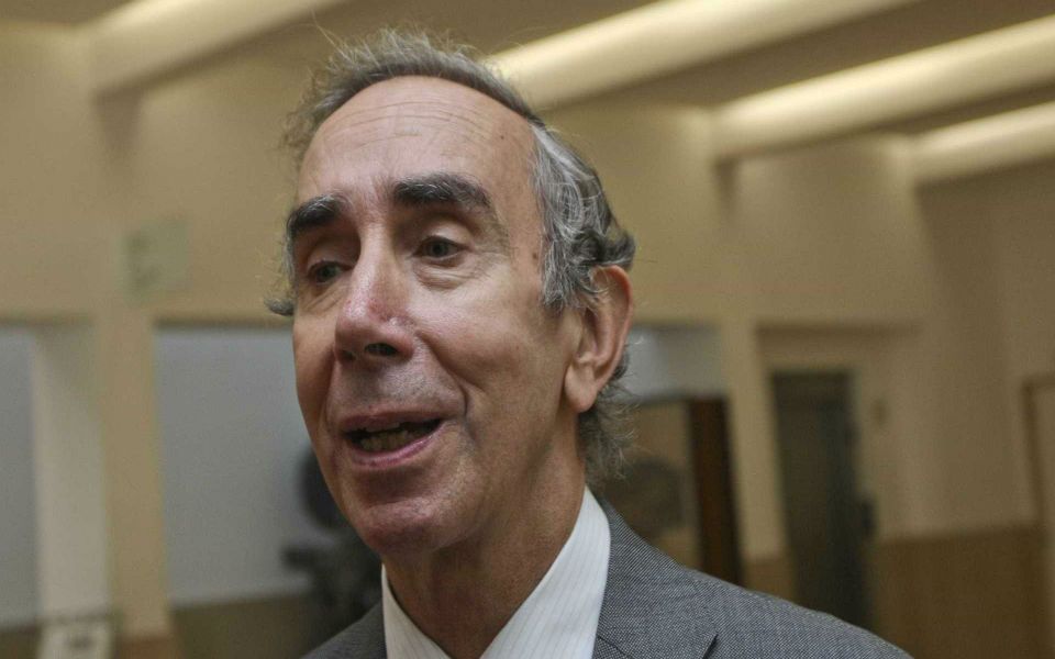 "É lamentável entrar agora num processo de revisão constitucional ...