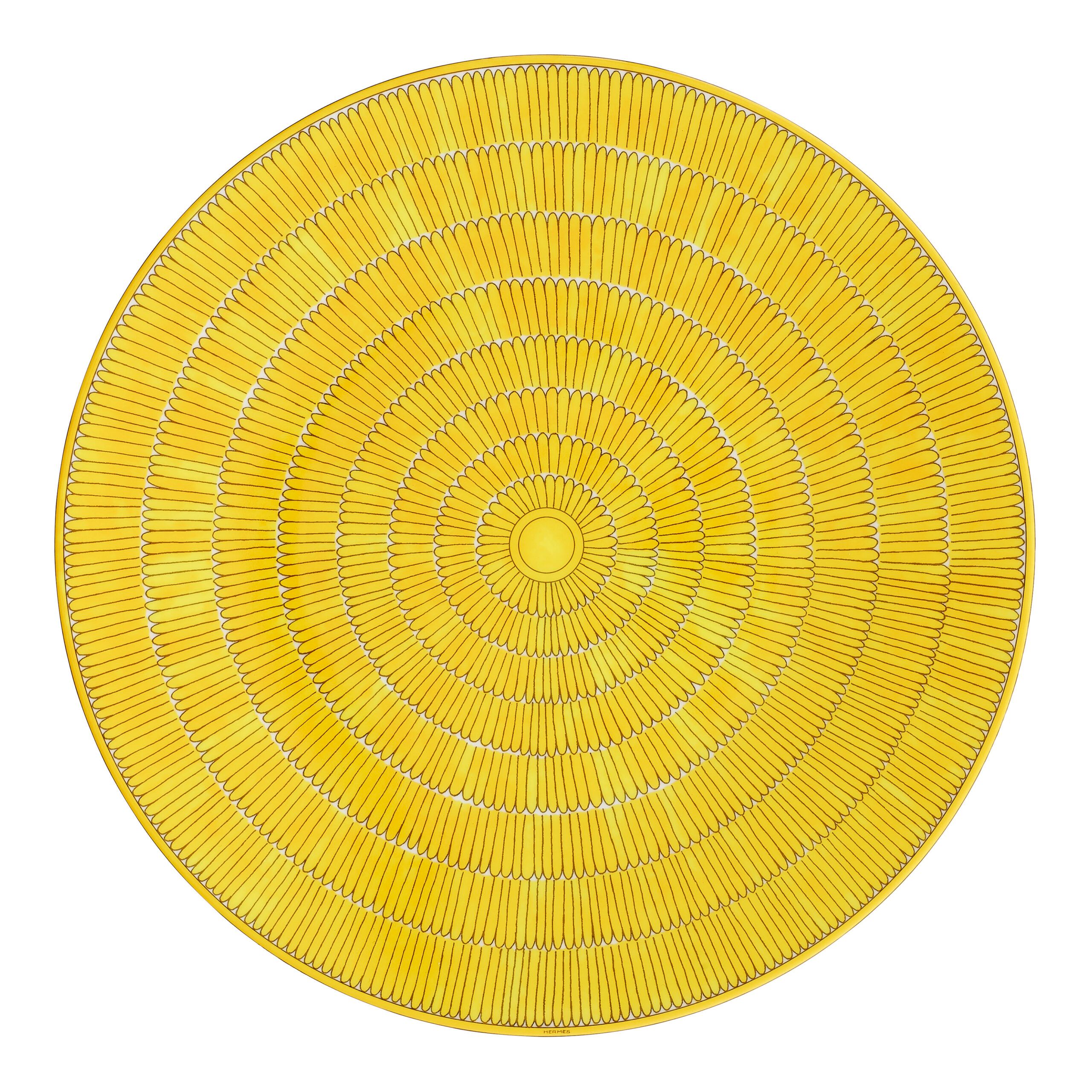 O sol de Hermès à sua mesa num serviço luxuoso