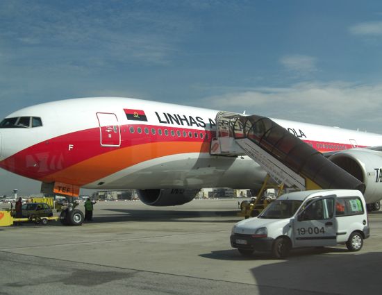 Ministro angolano pede à nova gestão da transportadora TAAG “pleno ...