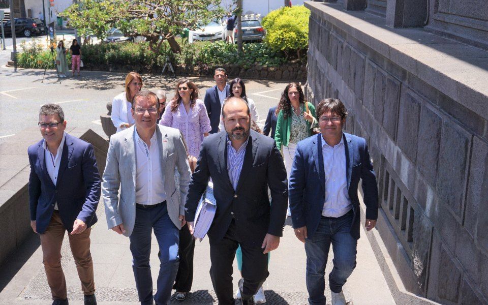 PS entrega queixa no DIAP do Funchal sobre obras inventadas na Madeira